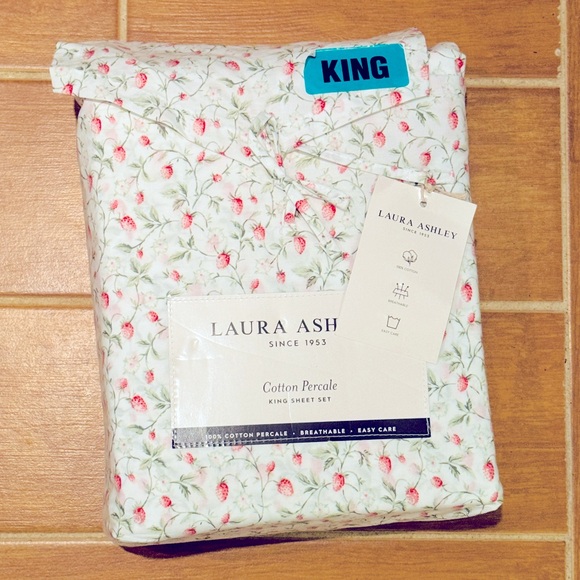Laura Ashley | Other | Laura Ashley Bramble Vine Strawberry King Sheet ...